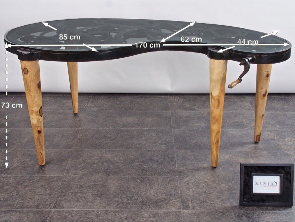 Industrieel bureau met raderwerk